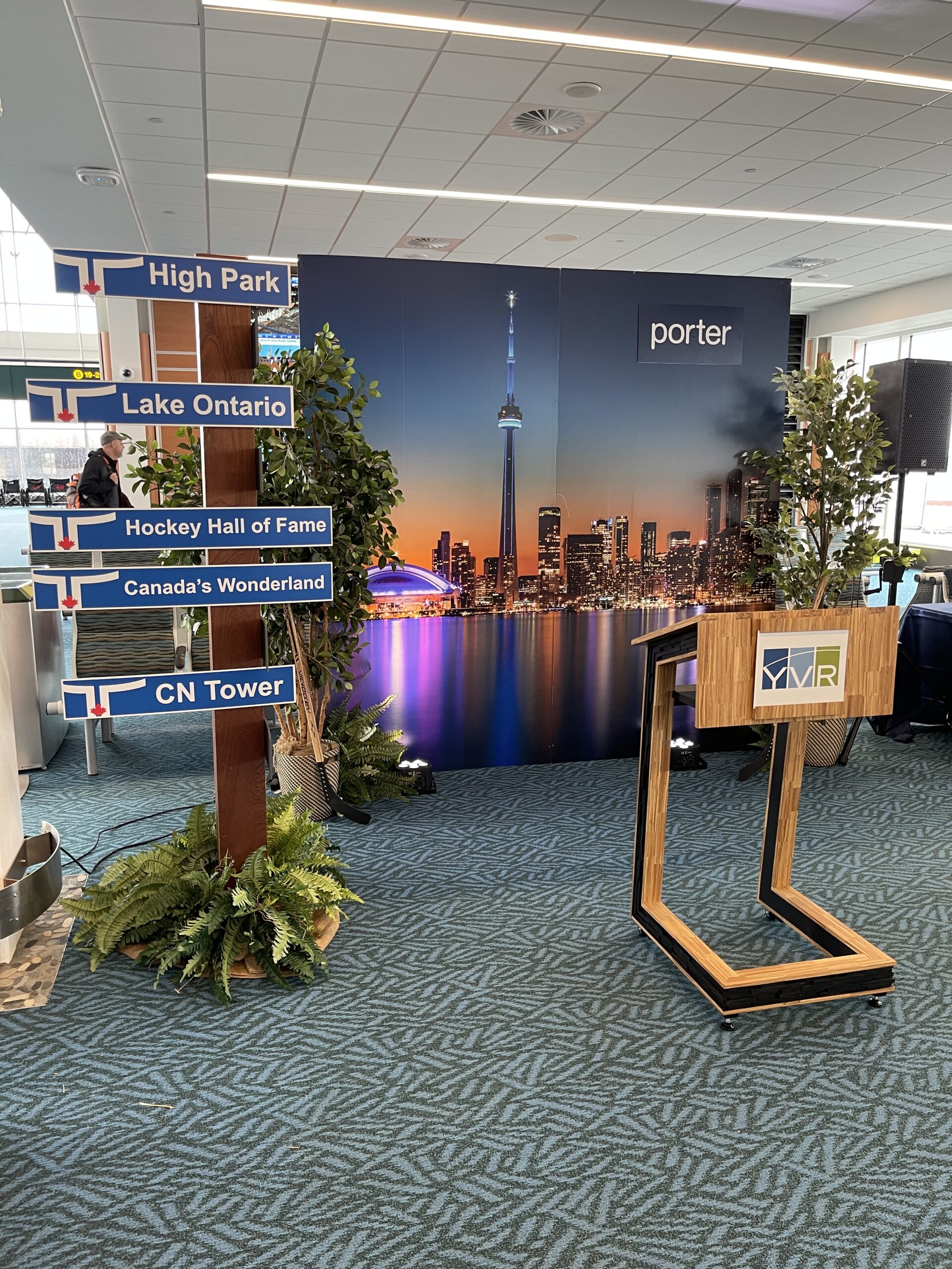 Porter Airlines Flight Review - Vancouver to Toronto on Embraer E195-E2 ...