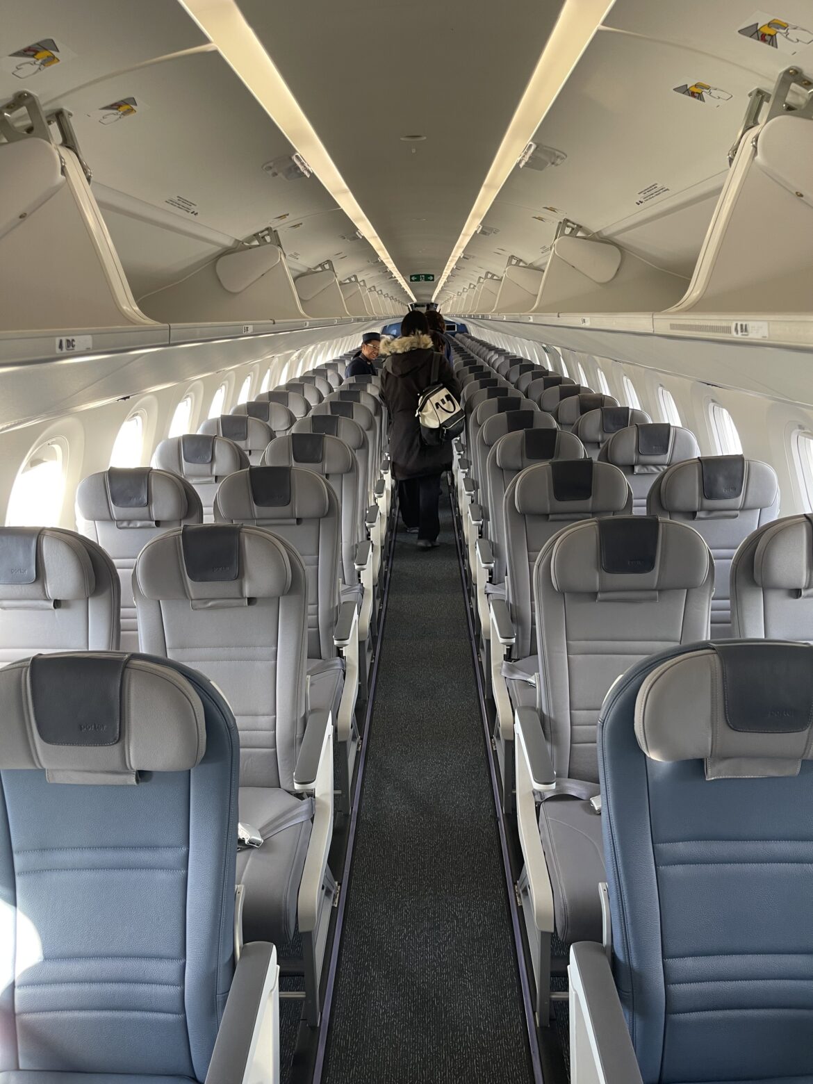 Porter Airlines Flight Review - Vancouver to Toronto on Embraer E195-E2 ...