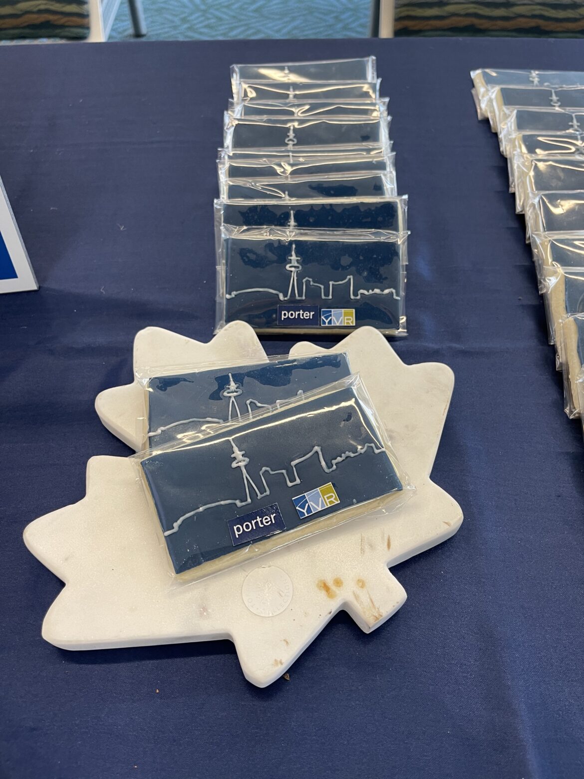 Porter Airlines Flight Review - Vancouver to Toronto on Embraer E195-E2 ...