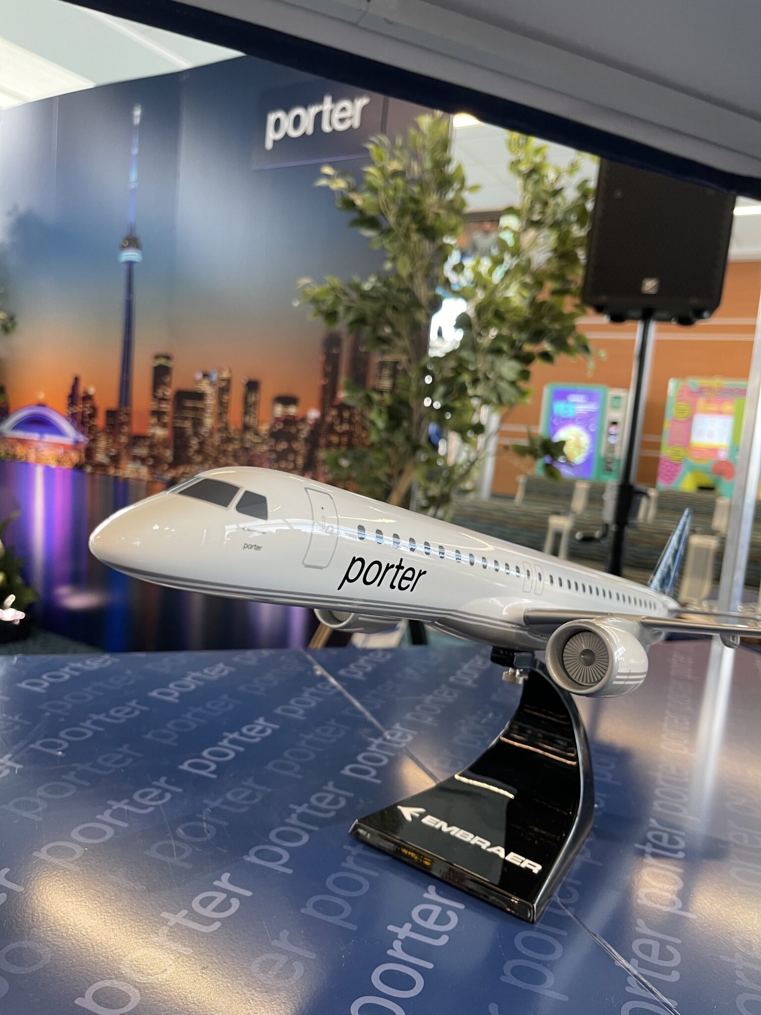 Porter Airlines Flight Review - Vancouver to Toronto on Embraer E195-E2 ...