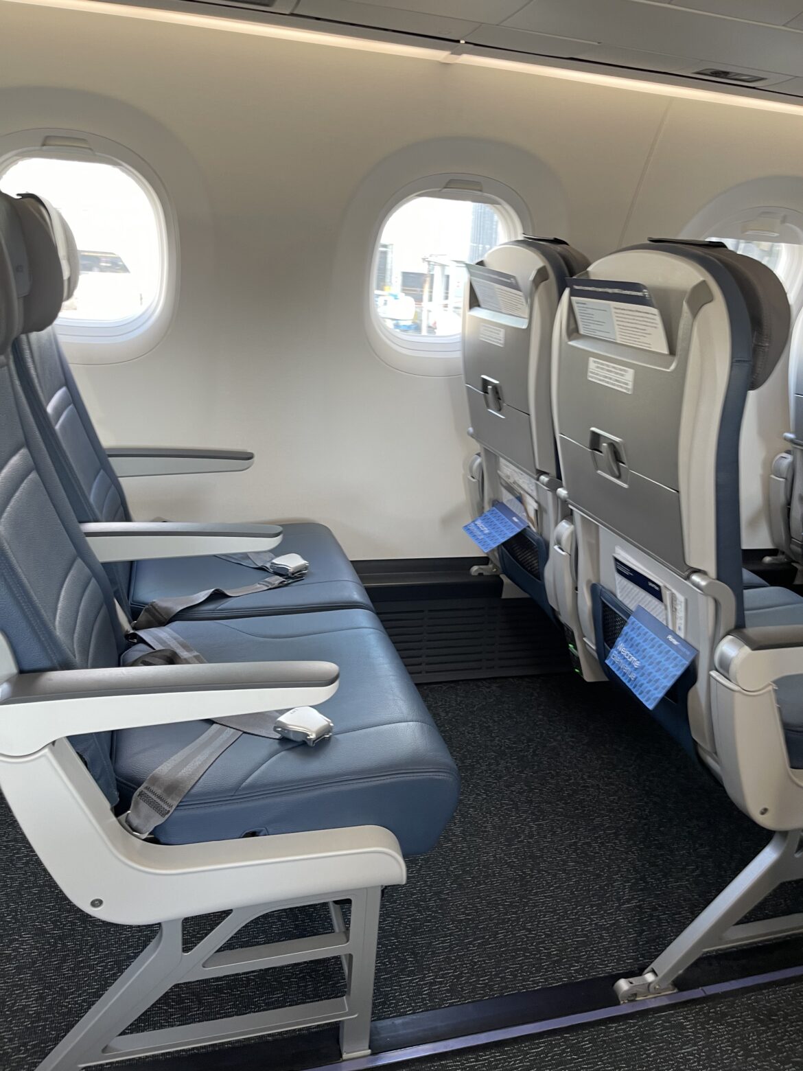 Porter Airlines Flight Review - Vancouver to Toronto on Embraer E195-E2 ...