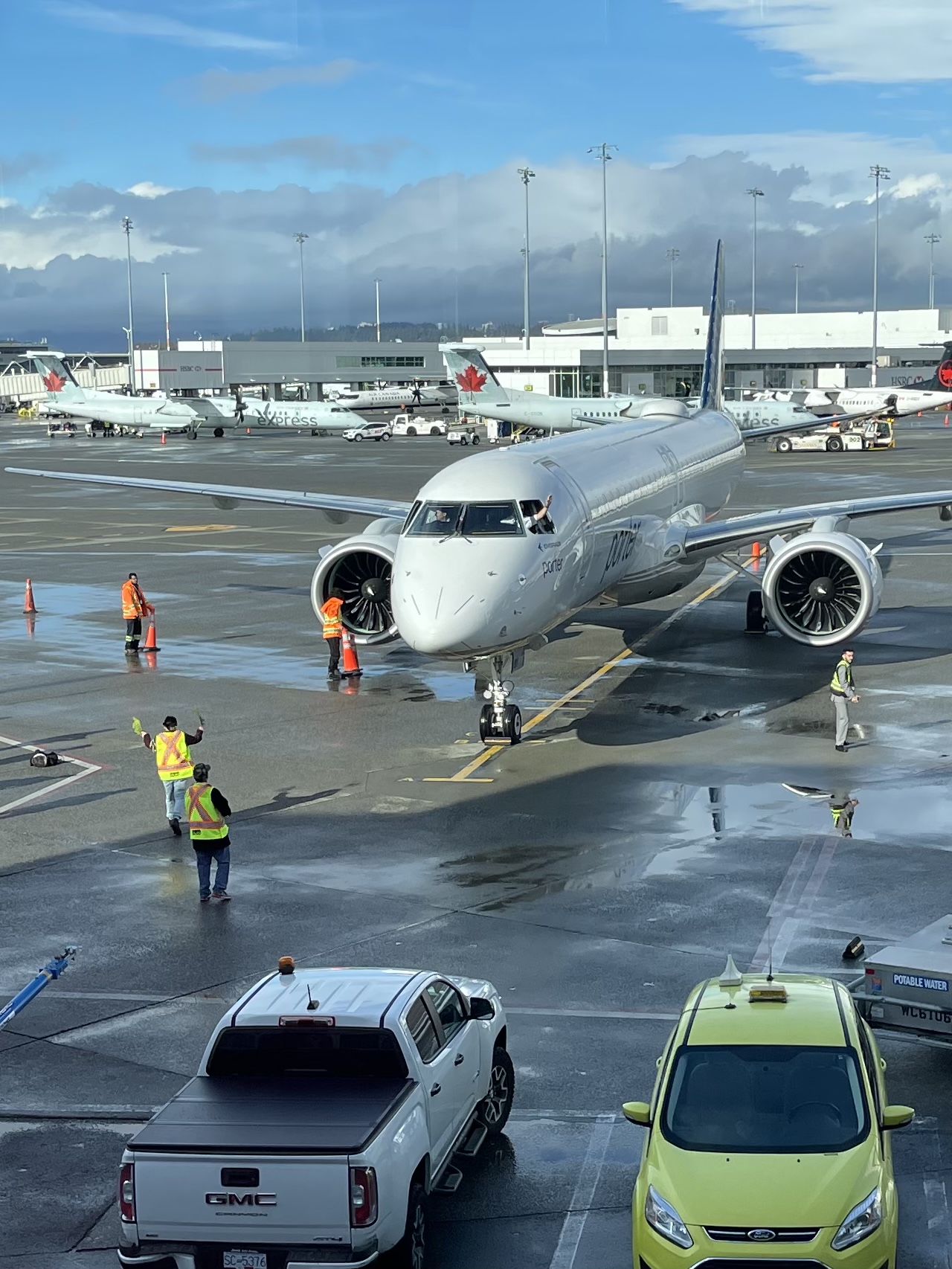 Porter Airlines Flight Review - Vancouver to Toronto on Embraer E195-E2 ...