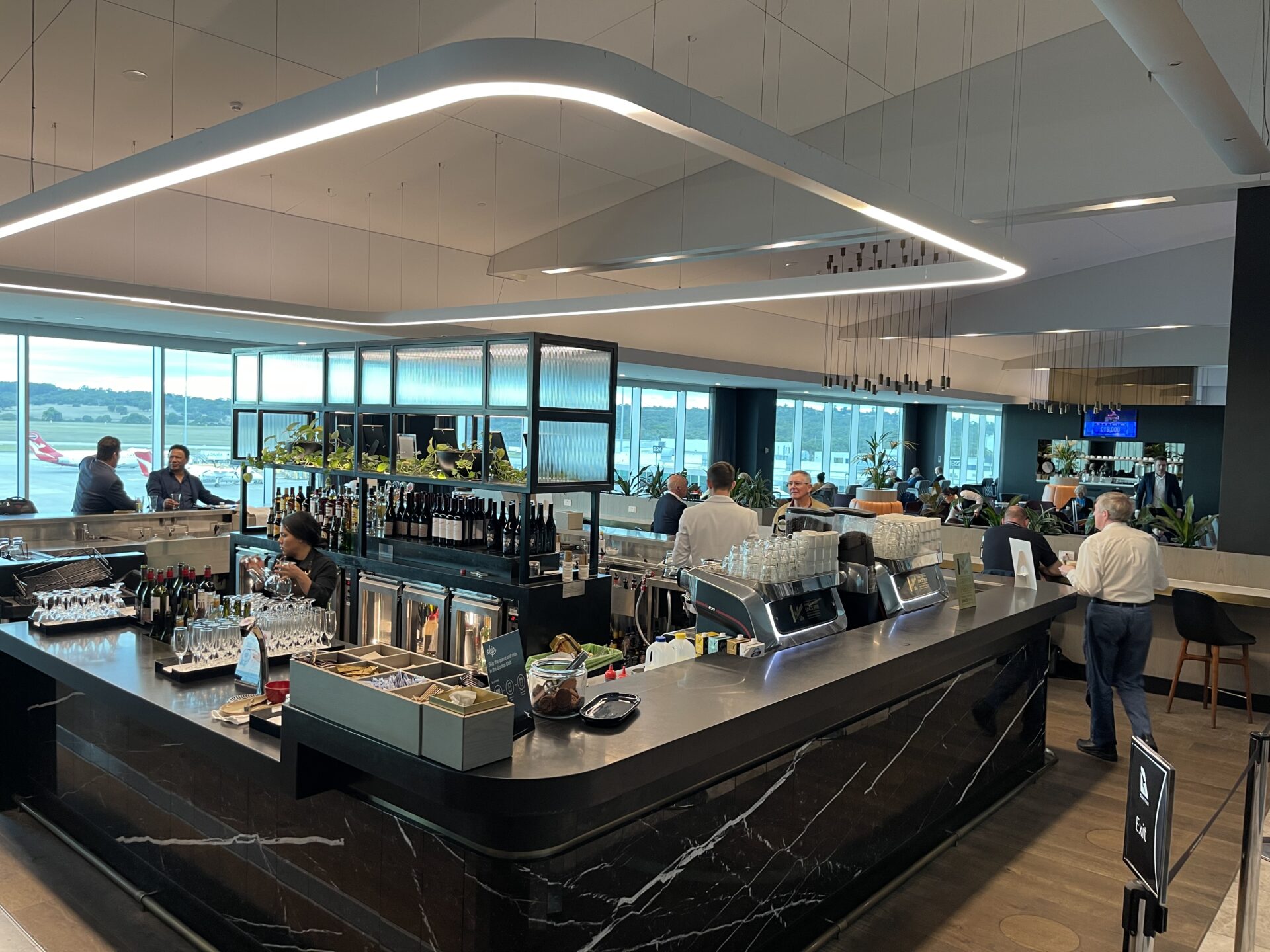 Review: Qantas Business Lounge Melbourne - Domestic - Points Miles and ...