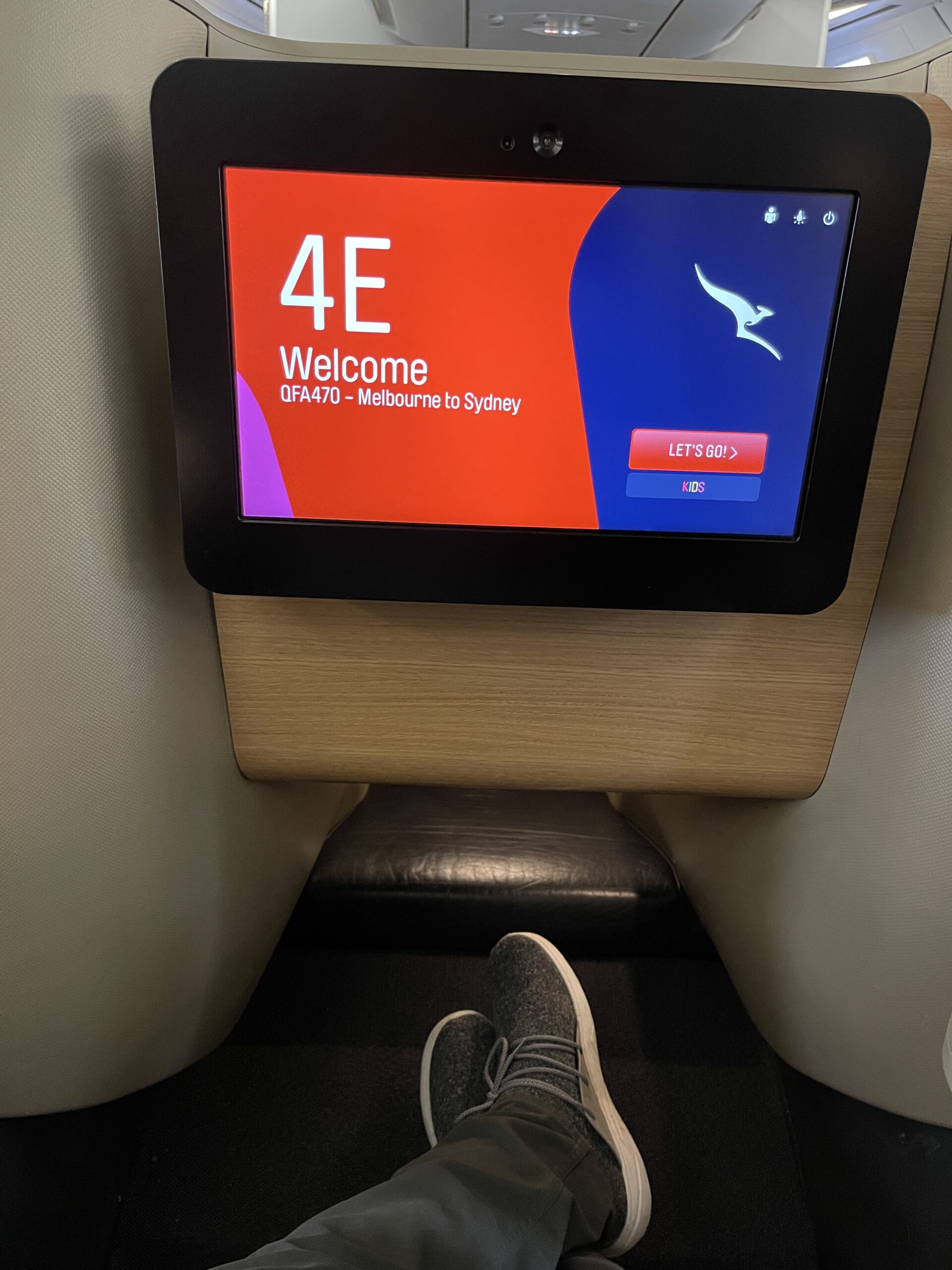 Review – Qantas A330 Business Class from Melbourne to Sydney - Points ...