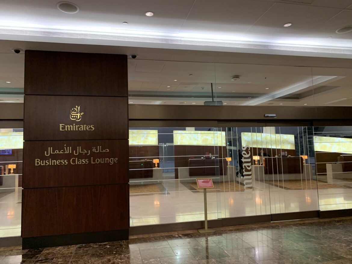 Qatar QSuite vs Emirates A380 - Business Class Showdown - Points Miles ...