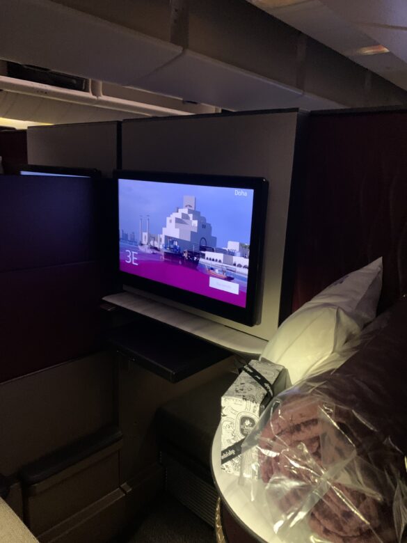 Qatar QSuite vs Emirates A380 - Business Class Showdown - Points Miles ...