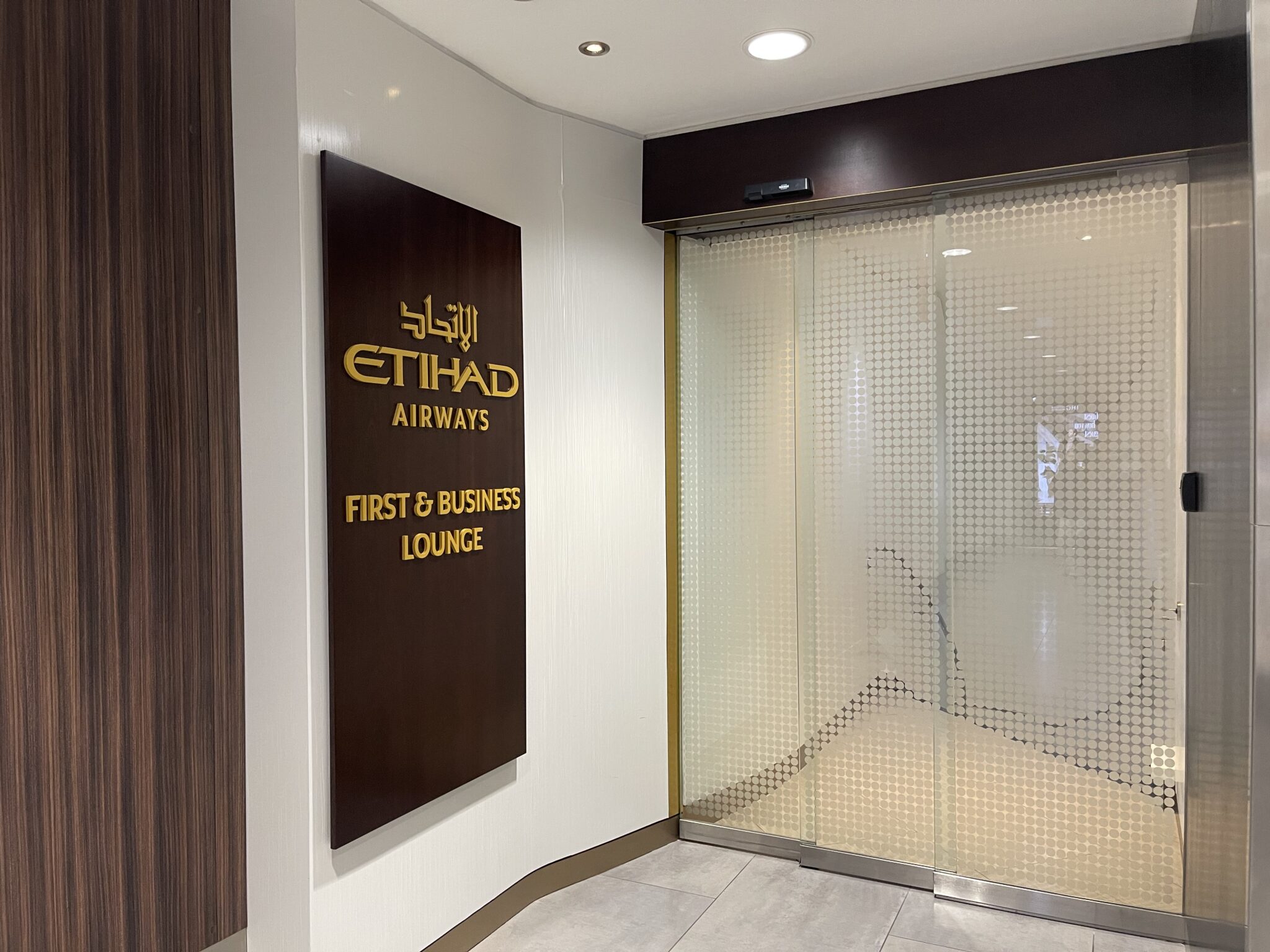 Review: Etihad Lounge at London Heathrow (LHR) Terminal 4 - Points ...