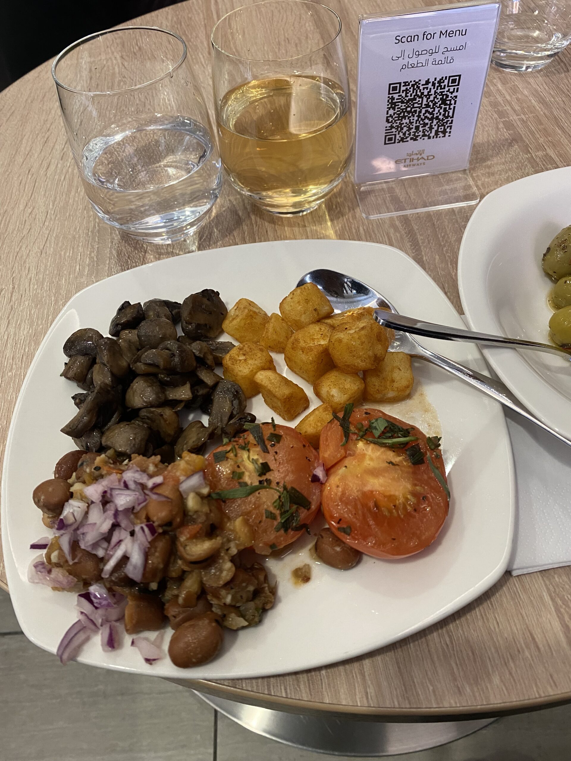 Review: Etihad Lounge at London Heathrow (LHR) Terminal 4 - Points ...