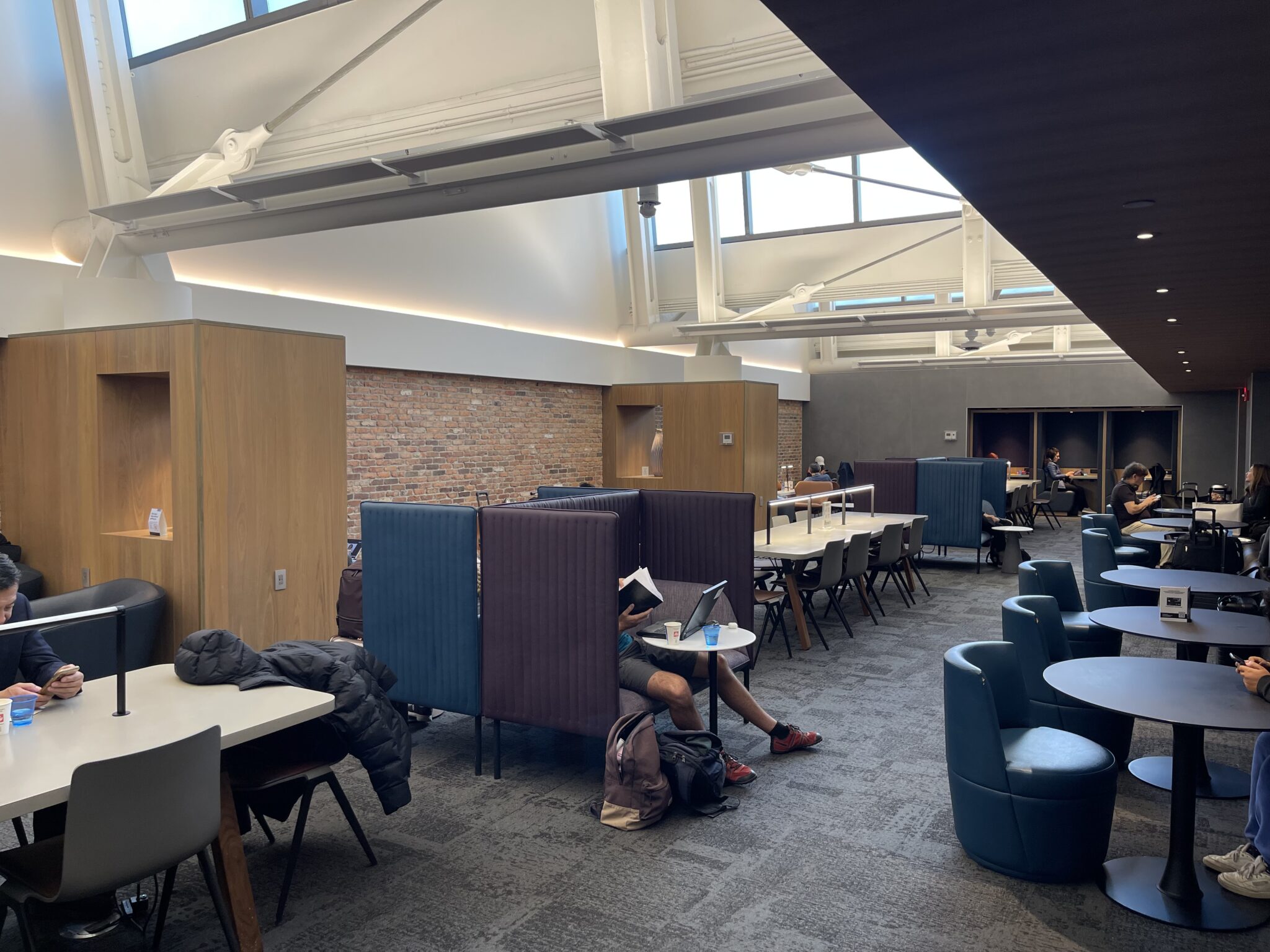 Lounge hopping across United Club Lounges in Newark Terminal C - Points ...