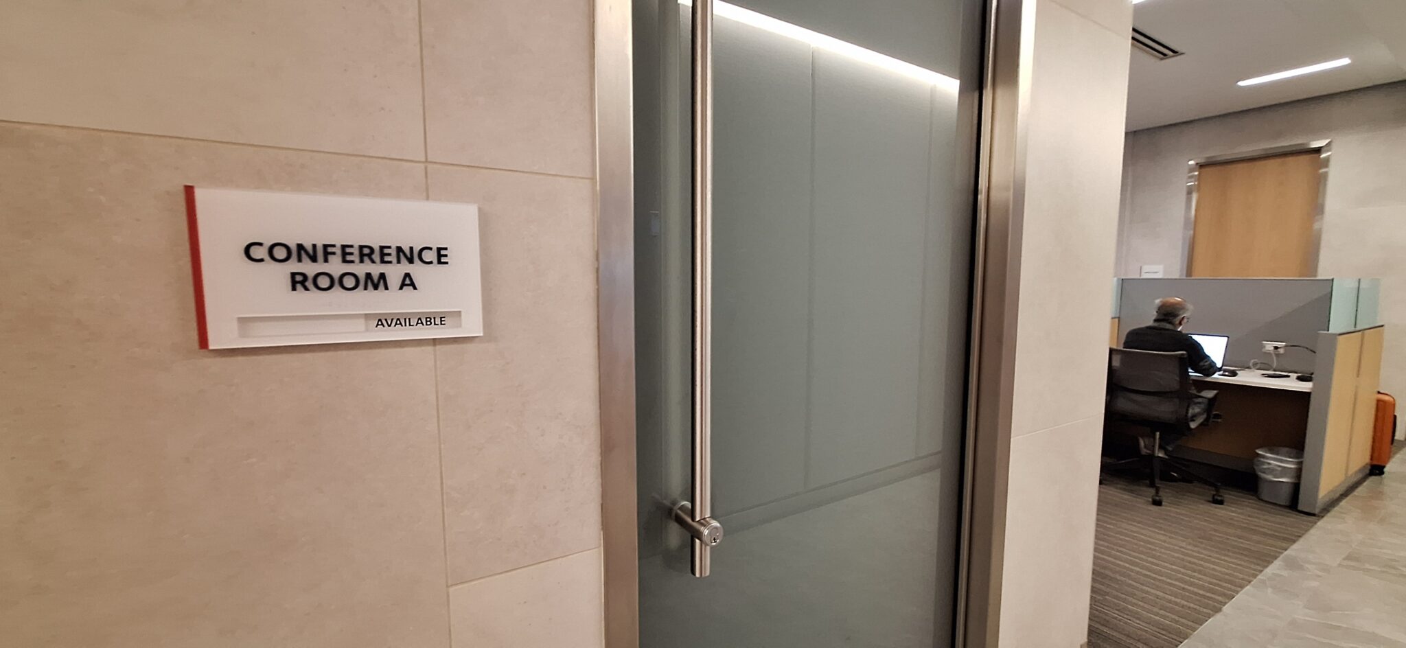 Review: American Airlines Admirals Club Lounge ORD - Points Miles and Bling