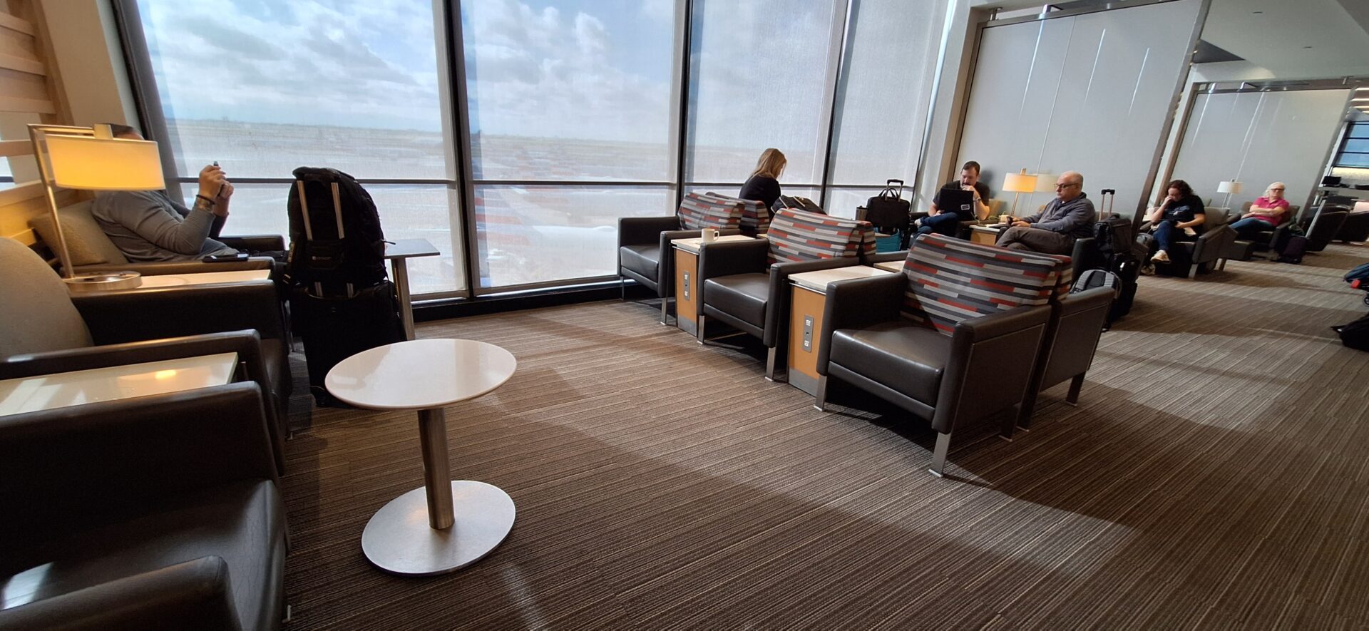 Review: American Airlines Admirals Club Lounge ORD - Points Miles and Bling
