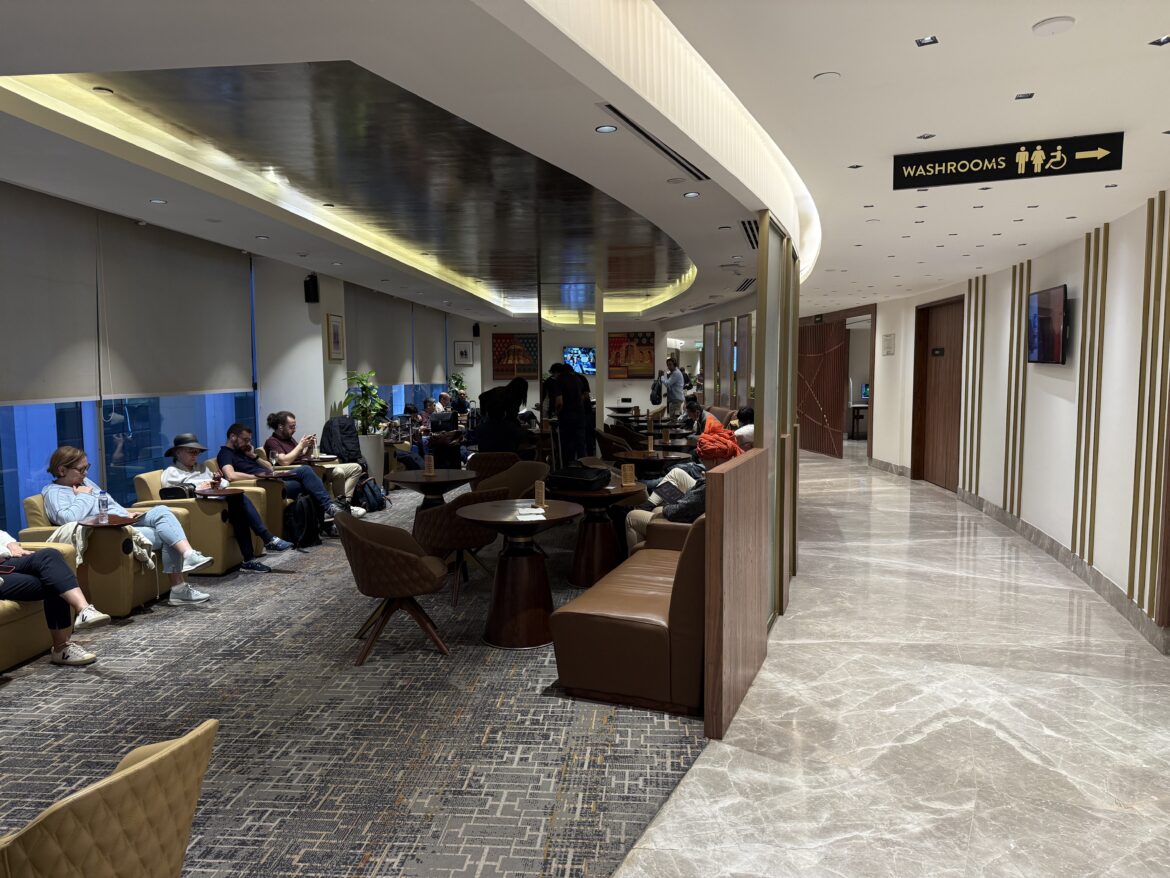 Encalm Prive Lounge Review - New Delhi International (DEL) T3 - Points ...