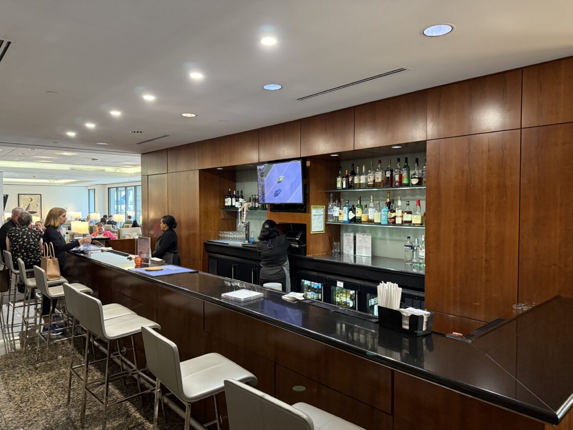 Review: United Club Lounge Washington Dulles IAD Concourse C - Points ...