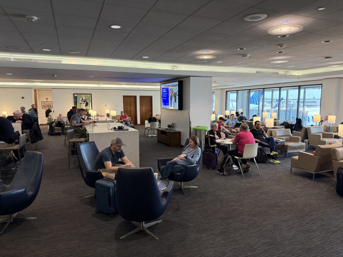 Review: United Club Lounge Washington Dulles IAD Concourse C - Points ...