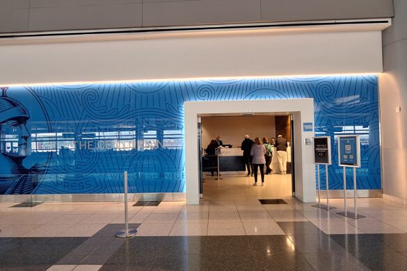 Review: United Club Lounge Washington Dulles IAD Concourse C - Points ...