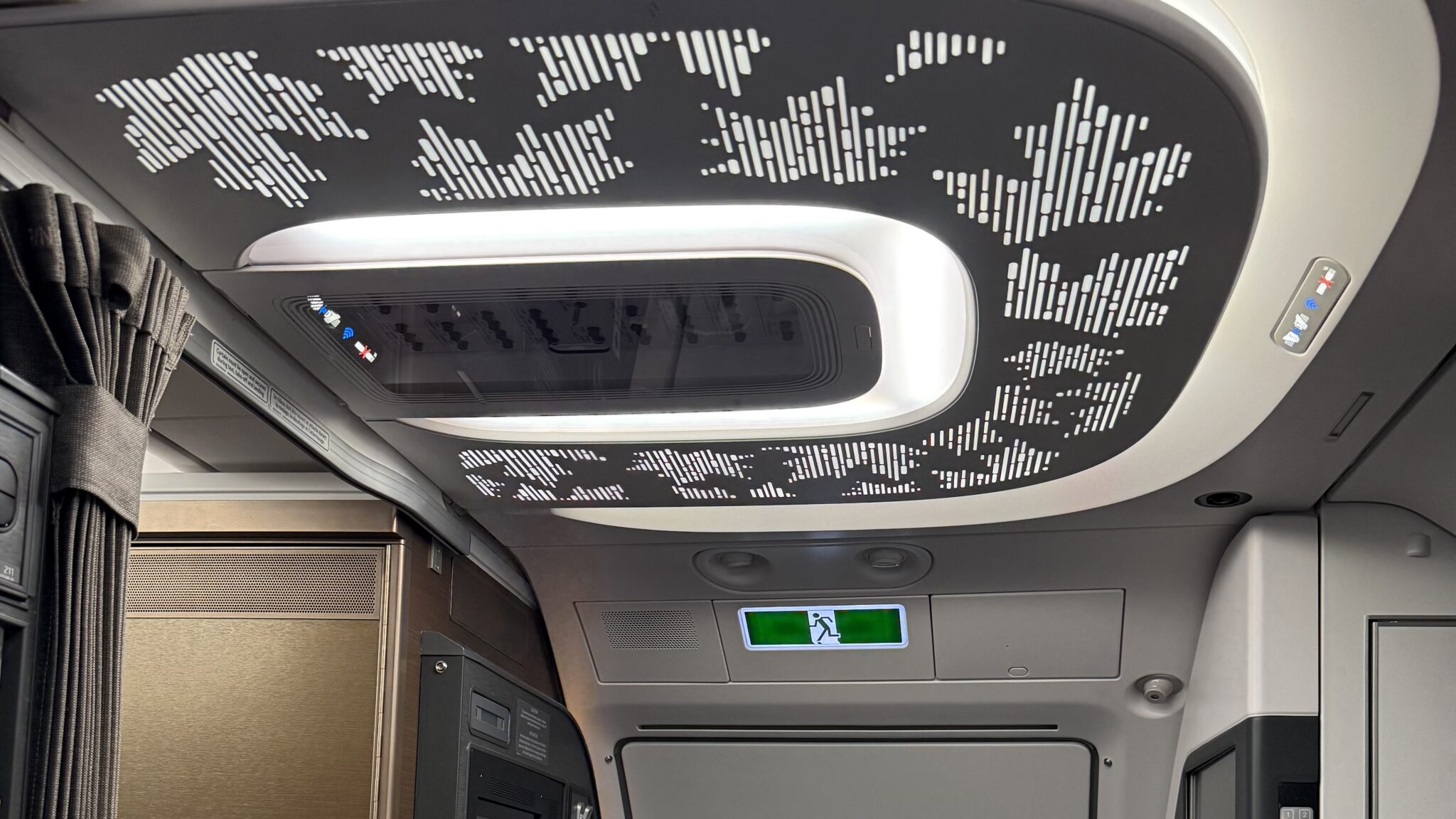 First Impressions of Air Canada A321XLR cabin and seat features ...